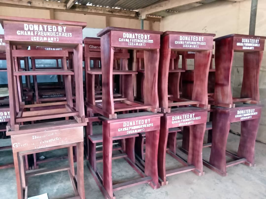 50 Schulbänke für die Senya SHS ausgeliefert! – Ghana Freundeskreis e.V.
